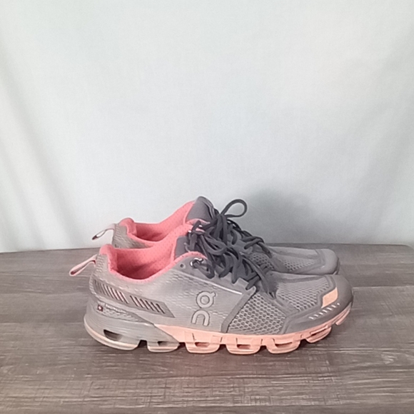 On Clouds | Shoes | On Clouds Gray Pink Cloudflyer Running Shoes Size ...